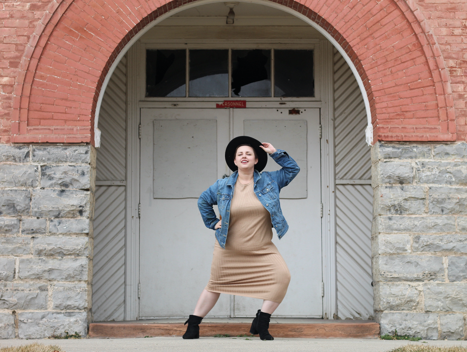 Plus Size Neutral Curvy Outfit - Plus Size Model | Plus Size Look book ...