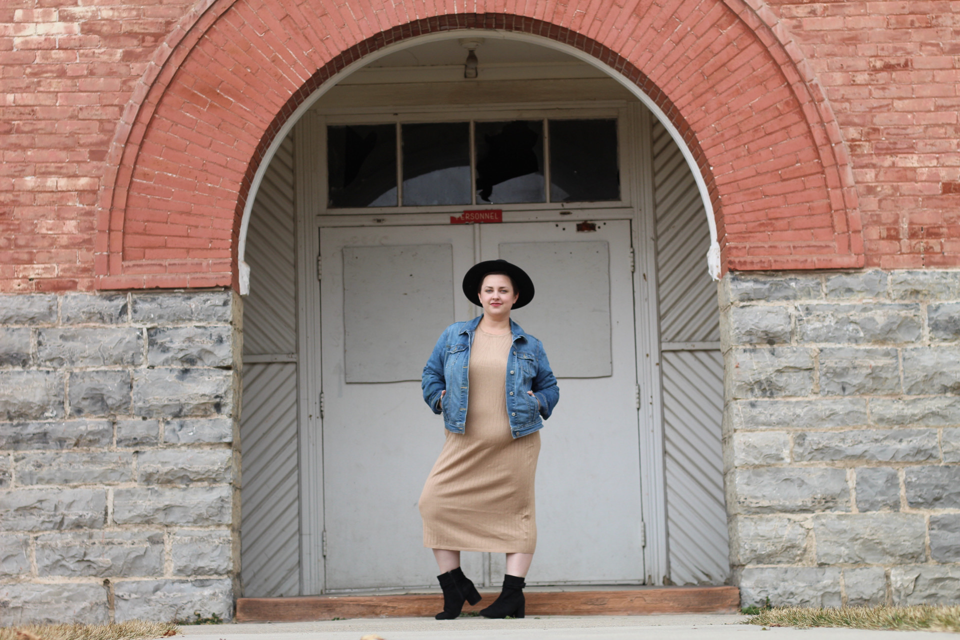 Plus Size Neutral Curvy Outfit - Plus Size Model | Plus Size Look book ...