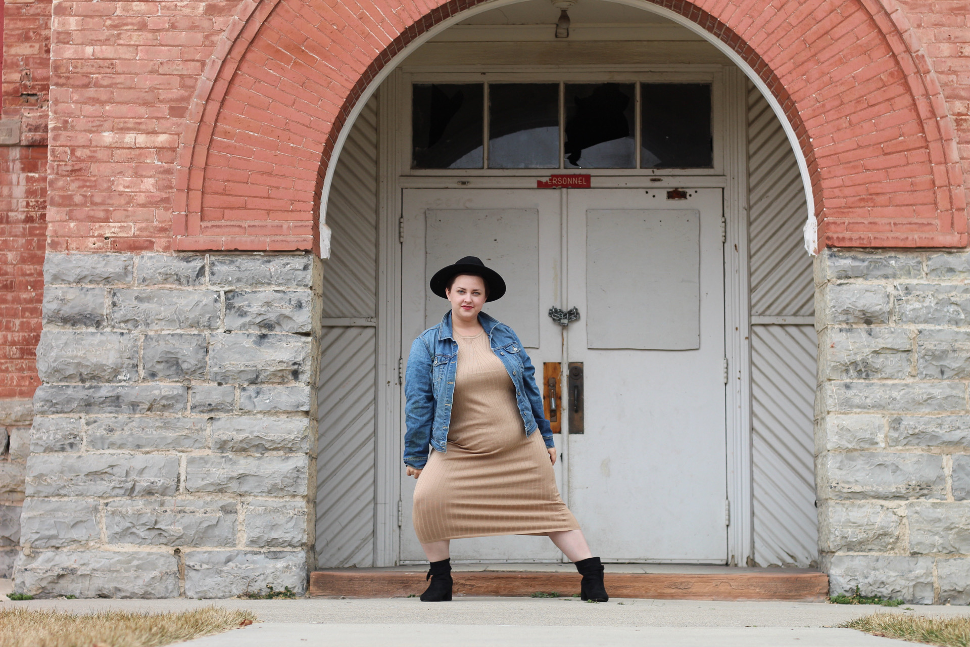 Plus Size Neutral Curvy Outfit - Plus Size Model | Plus Size Look book ...