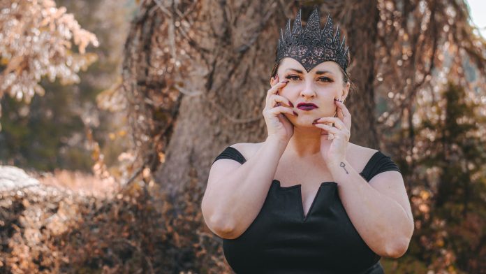 DIY Evil Queen Costume - Plus Size Halloween - The Huntswoman