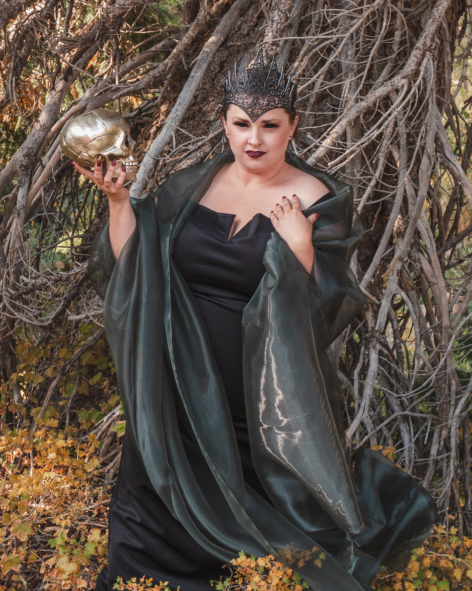 DIY Evil Queen Costume - Plus Size Halloween - The Huntswoman