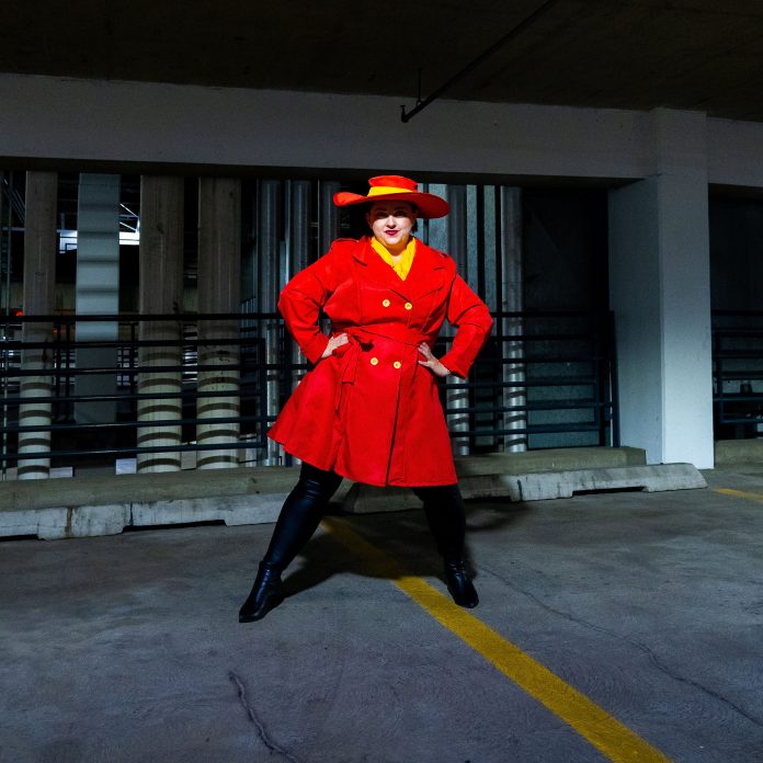 Plus Size Halloween Costume Carmen San Diego - Review - The Huntswoman