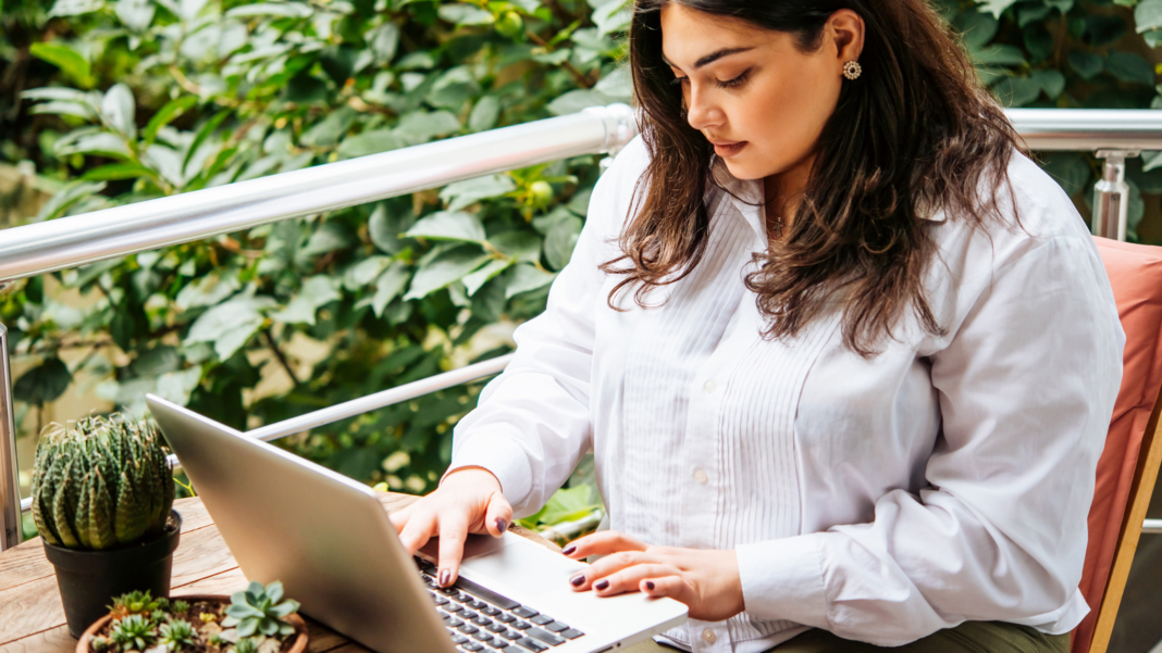 Plus Size Online Dating - 4 *BEST* TIPS - The Huntswoman