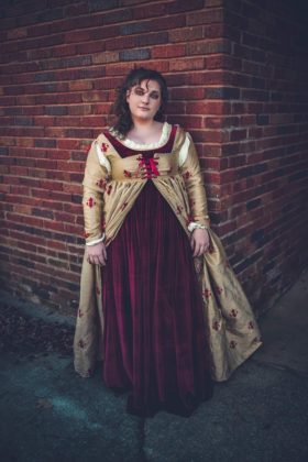 Where to Buy Plus Size Renaissance & Period Costumes | 13 Brands - The ...