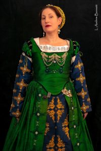 Where to Buy Plus Size Renaissance & Period Costumes | 13 Brands - The ...