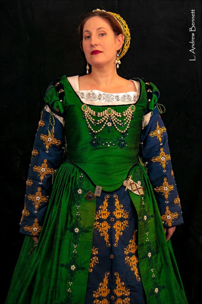 Where to Buy Plus Size Renaissance & Period Costumes | 13 Brands - The ...