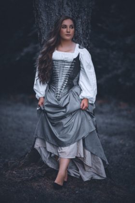 Where to Buy Plus Size Renaissance & Period Costumes | 13 Brands - The ...