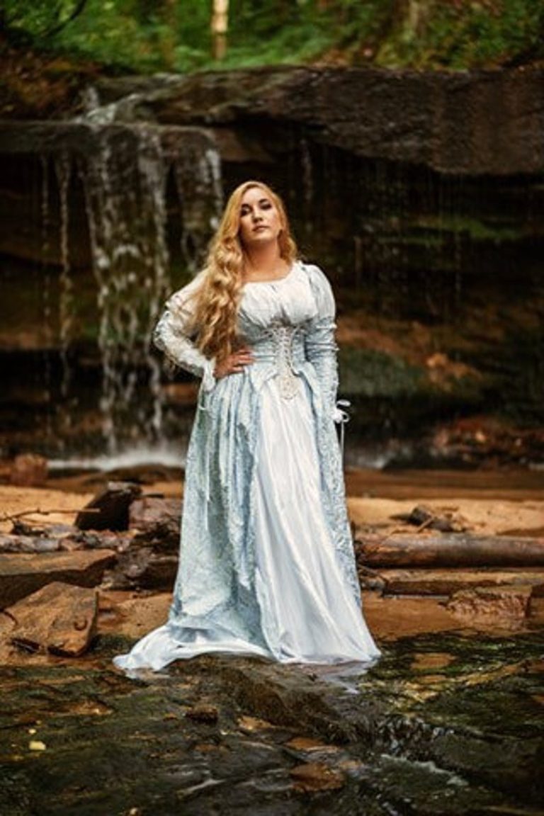 Where to Buy Plus Size Renaissance & Period Costumes | 13 Brands - The ...
