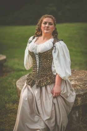 Where to Buy Plus Size Renaissance & Period Costumes | 13 Brands - The ...