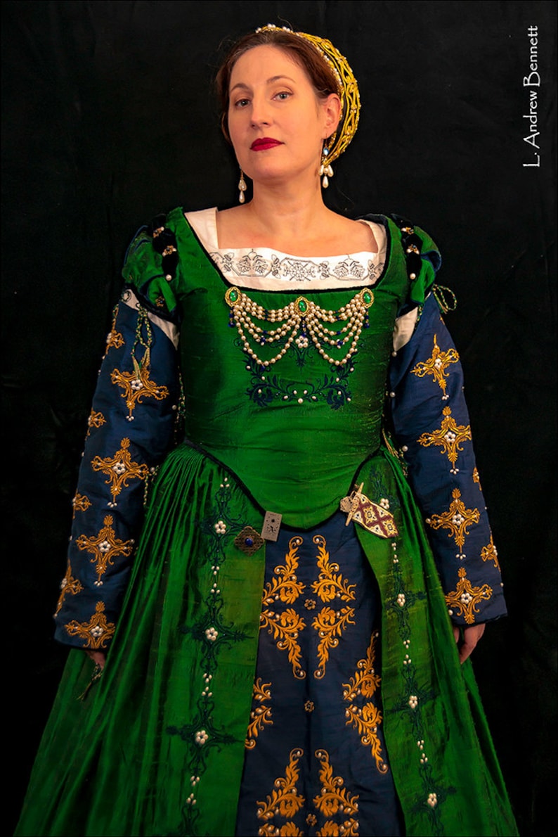 Where to Buy Plus Size Renaissance & Period Costumes | 13 Brands - The ...