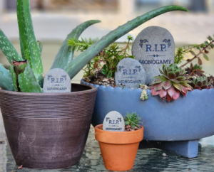 48+ BEST & Most FUN Throuple Gifts | Gifts for Triads & Polyamory ...