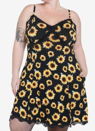 13+ Plus Size Y2K Fashion Brands - Where to Shop - The Huntswoman