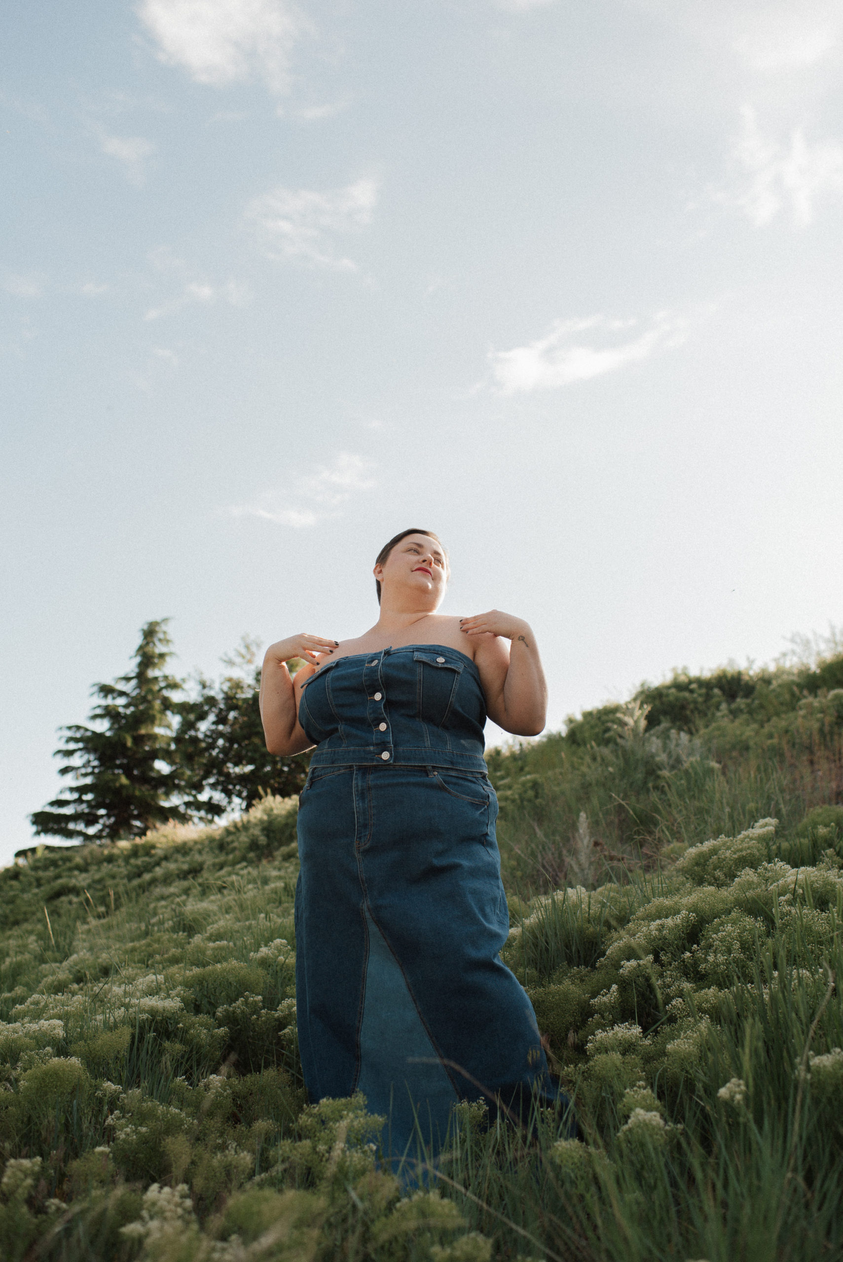 Plus Size Denim On Denim Editorial Photoshoot Plus Size Model In Eloquii The Huntswoman